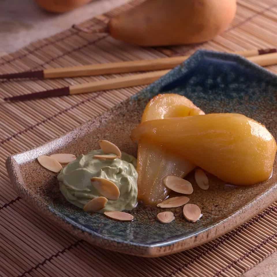 How to make Green Tea-poached Pears With Matcha Cream Recipe