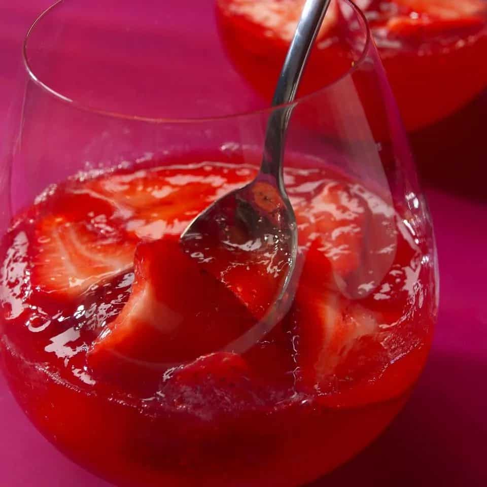 How to make Strawberry-chardonnay Gelee Recipe
