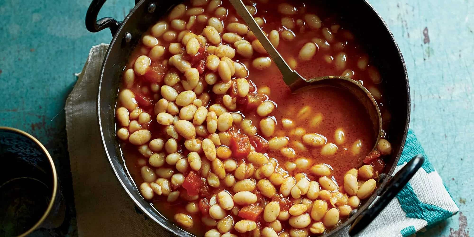 How to make Kurdish White Beans With Tomatoes And Dried Lime Recipe