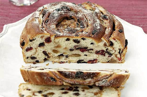 How to make Fruity Lardy Cake Recipe