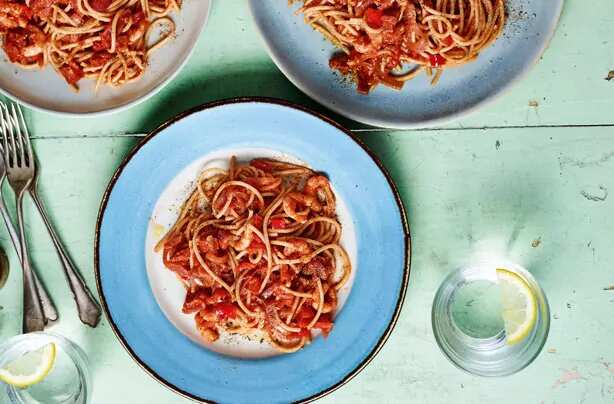 How to make Prawn Spaghetti With Puttanesca Sauce Recipe