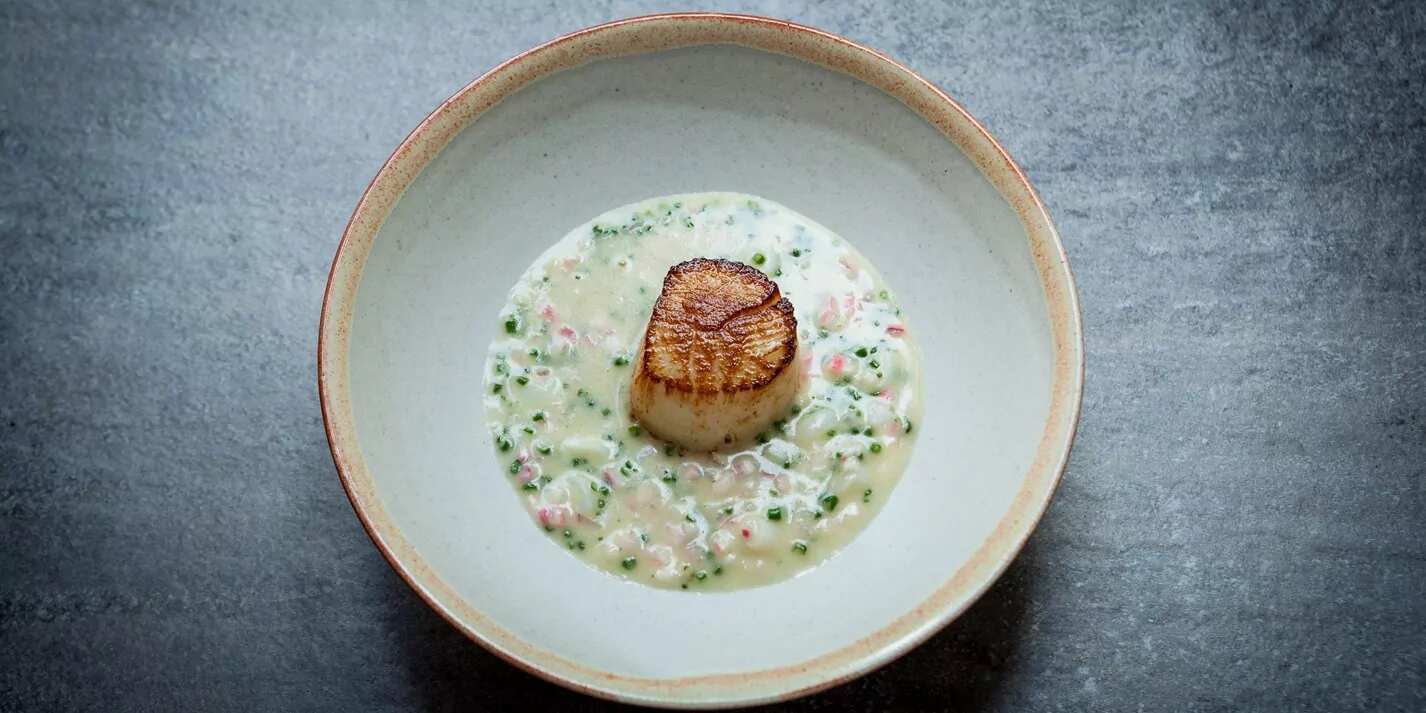How to make Scallop With Smoked Onion And Razor Clam Recipe