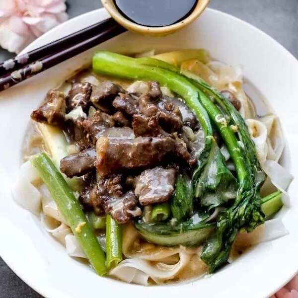 How to make Fried Beef Hor Fun With Gravy Recipe