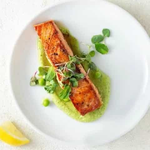 How to make Seared Salmon And Pea Puree With Yogurt And Mint Recipe