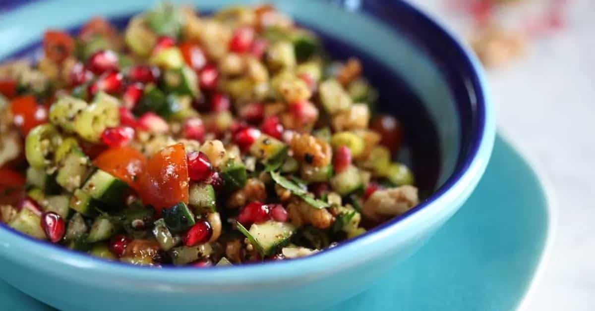 How to make Turkish Gavurdag Spoon Salad Of Chopped Tomato, Walnut And ...