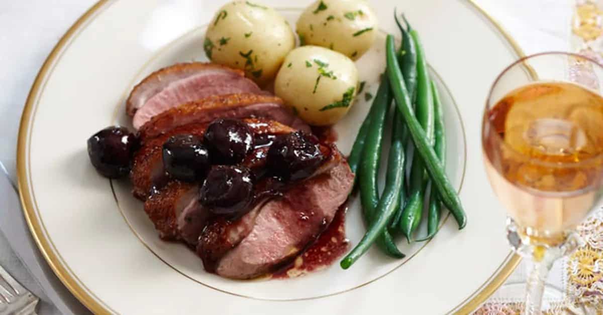 How to make Crispy Duck With Cherry Sauce Recipe