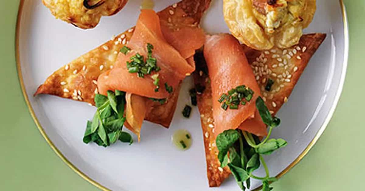 How to make Sesame Wonton Crisps With Smoked Salmon And Pea Shoots Recipe