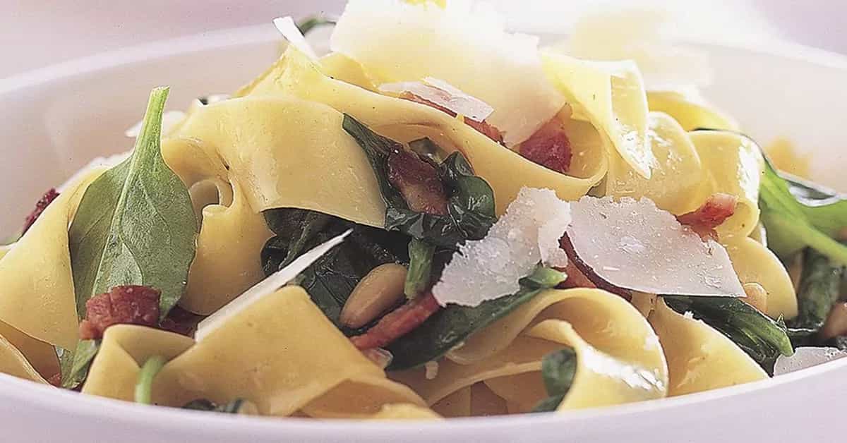 How to make Spinach, Bacon And Pine Nut Pasta Recipe