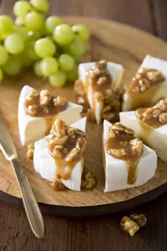 How to make Walnut Praline Brie And Fruit Platter Recipe