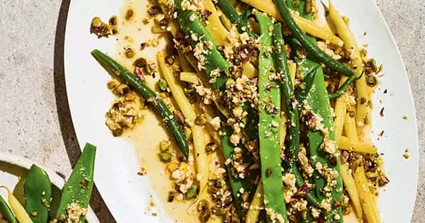 How to make Green Beans With Garlicky Pistachio Vinaigrette Recipe