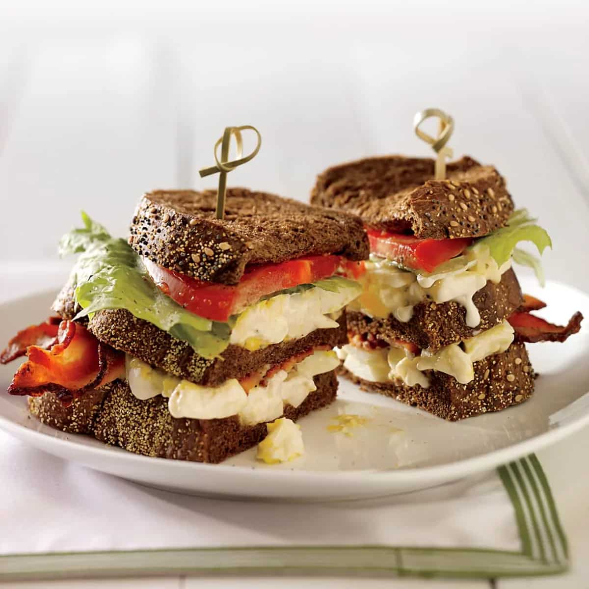 How to make Bacon-and-egg Club Sandwiches Recipe