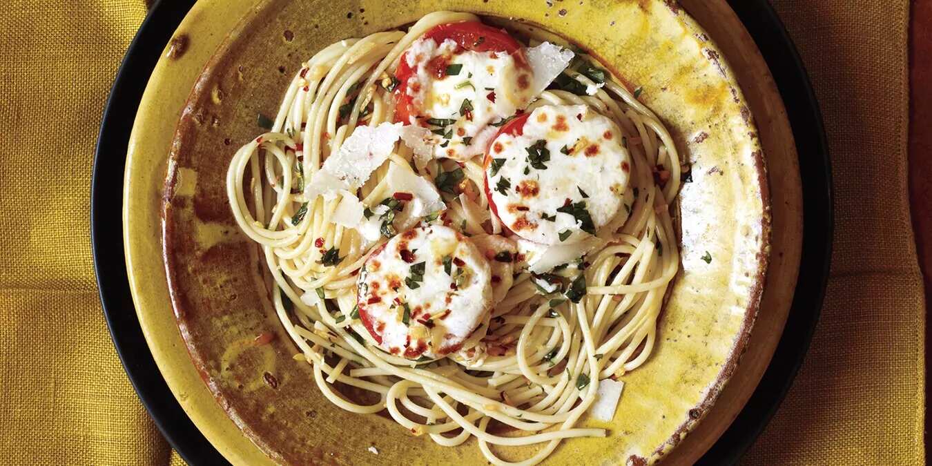 How to make Basil Spaghetti With Cheesy Broiled Tomatoes Recipe