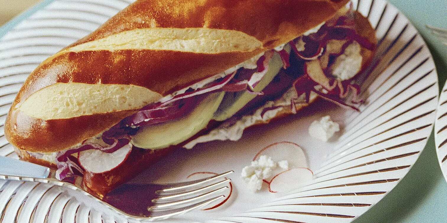 How to make Torta With Grilled Chorizo, Avocado, And Cilantro Cream Recipe