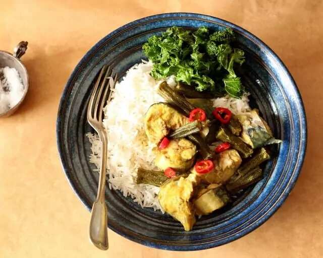 How to make Roast Okra And Fish Curry Recipe
