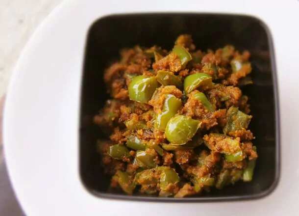 How to make Capsicum Besan Sabji Recipe
