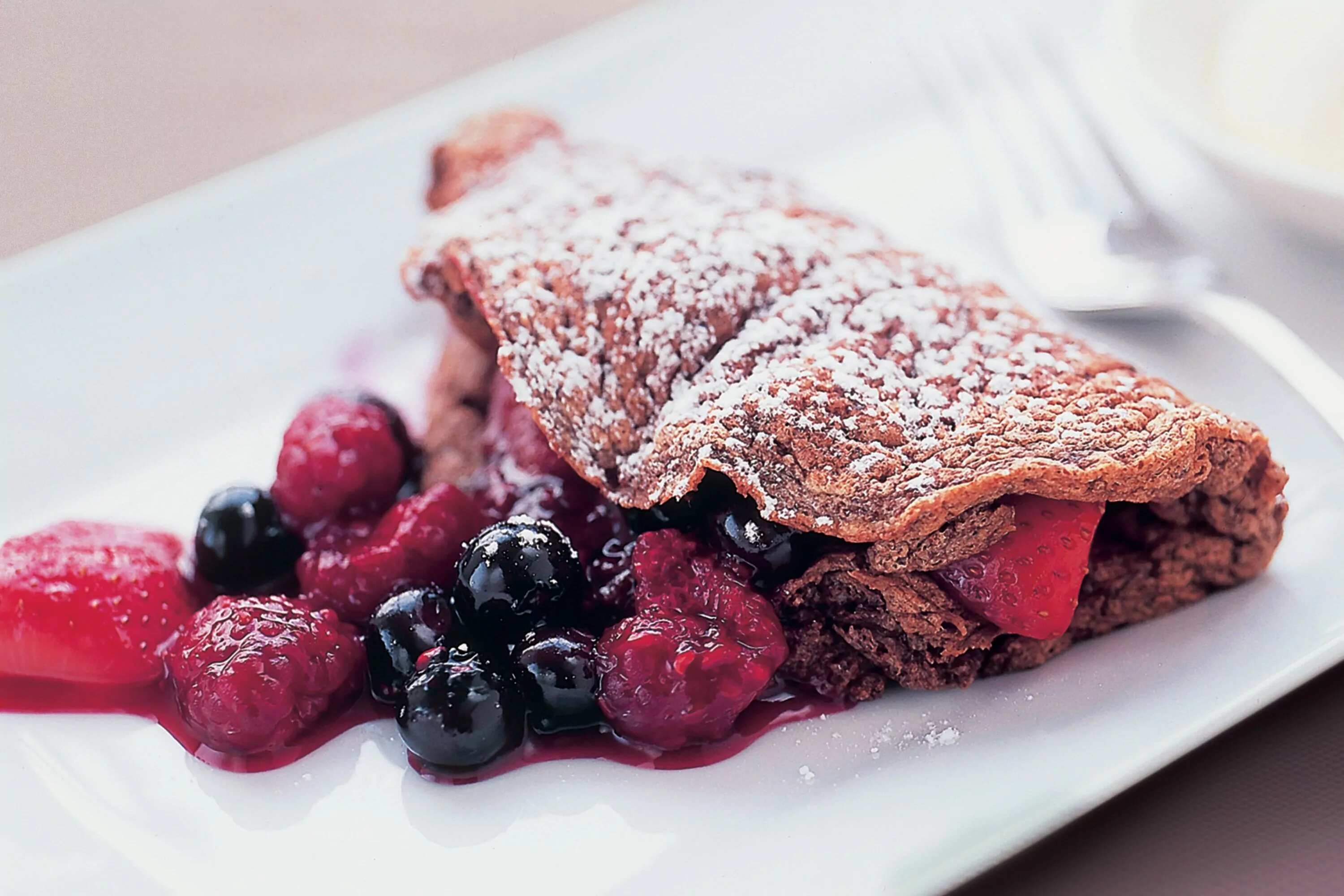 How to make Chocolate And Mixed Berry Souffle Omelette Recipe