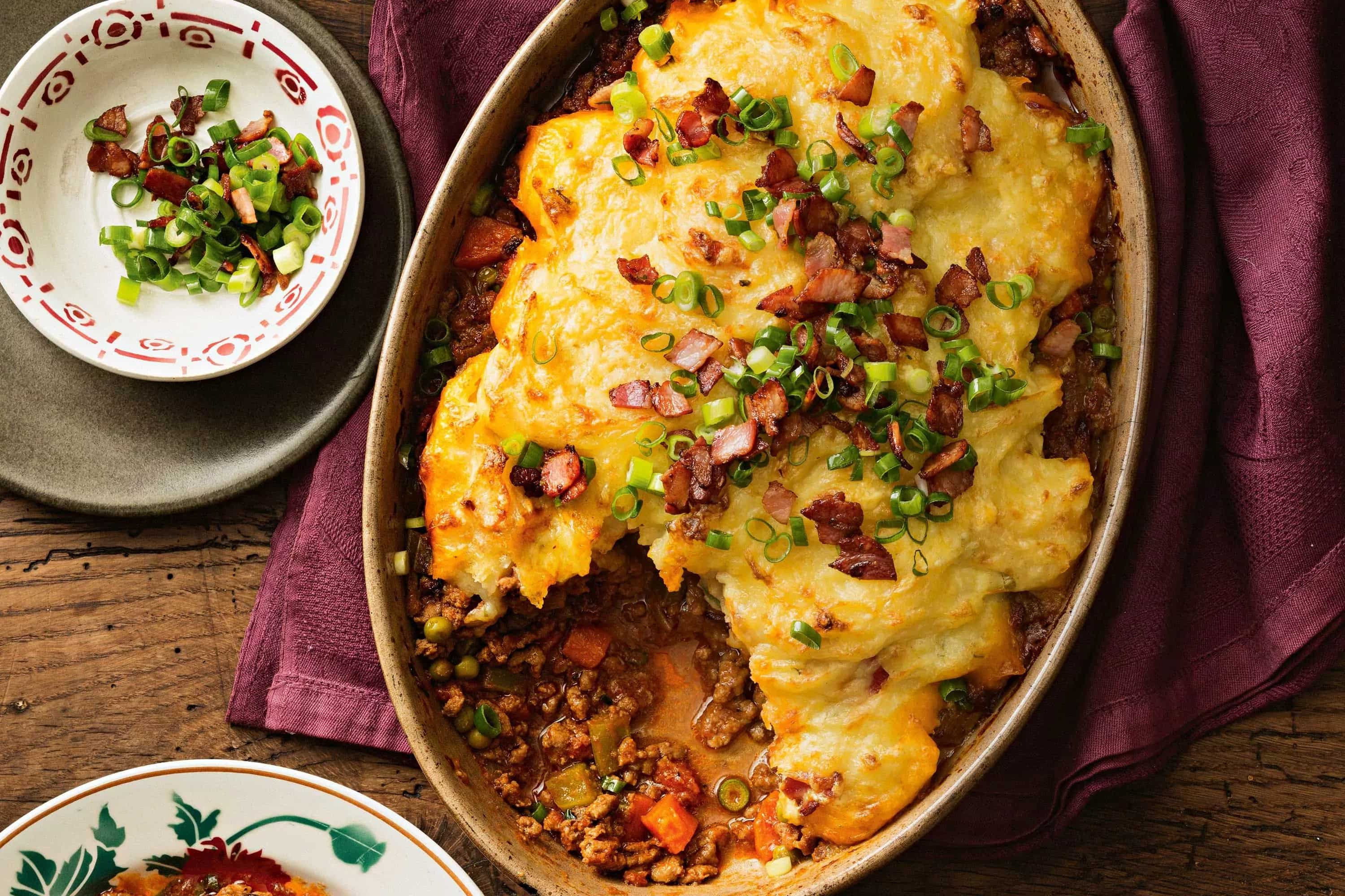 How to make Classic Cottage Pie With Cheesy Bacon Mash Recipe