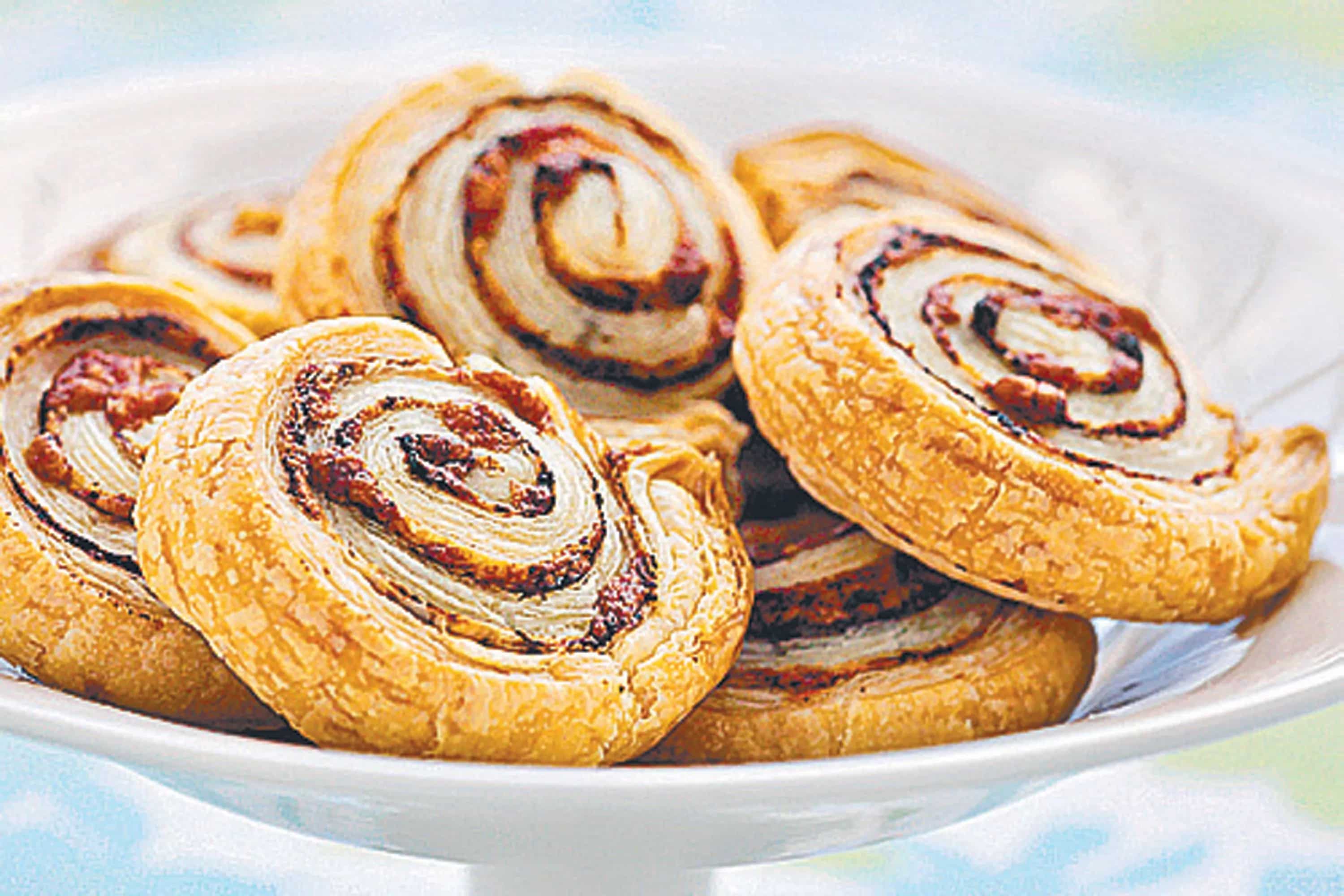 How to make Puffy Cheese And Olive Pastry Swirls Recipe