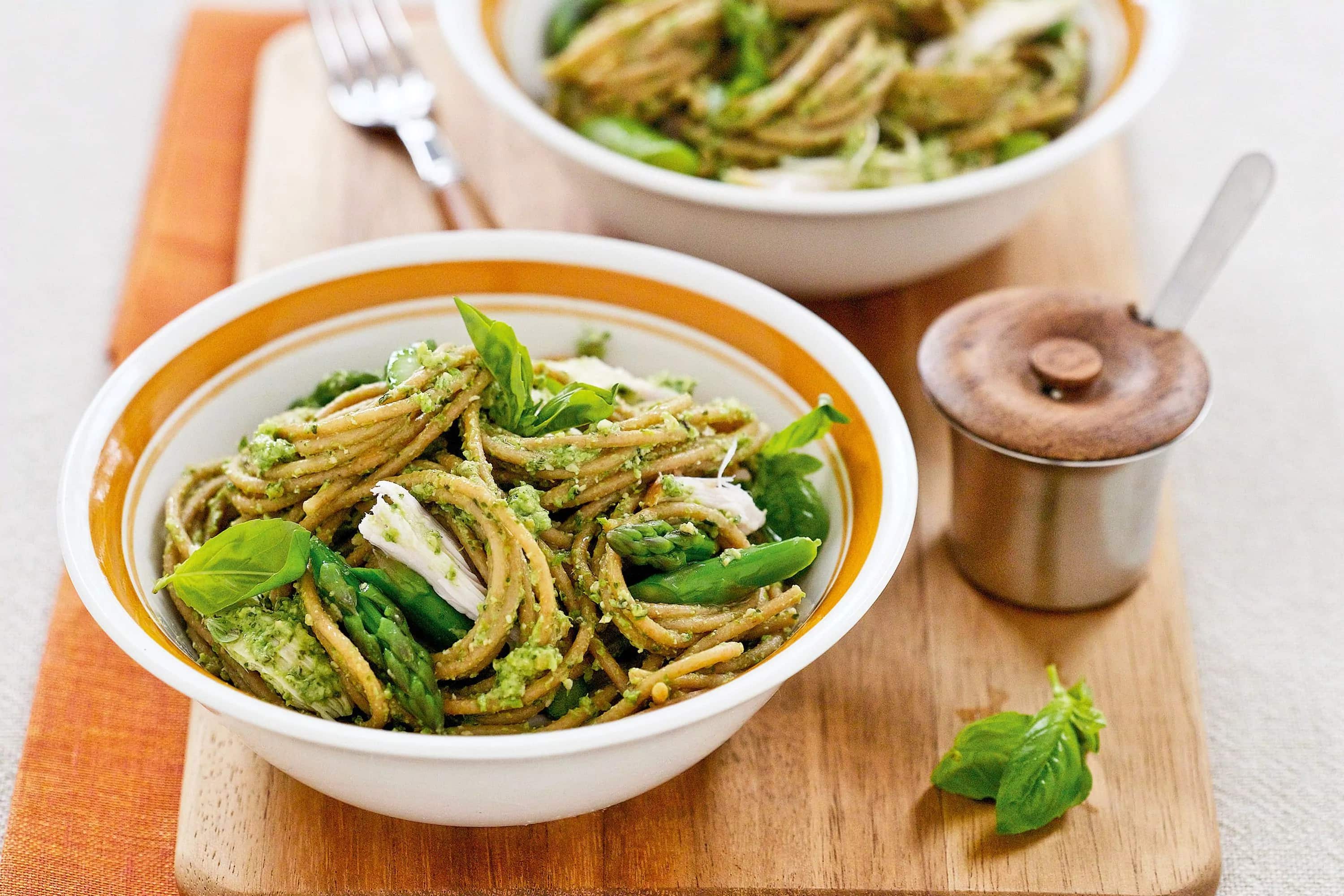How to make Spaghetti With Asparagus Pesto And Smoked Chicken Recipe