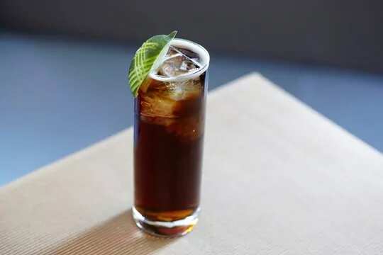 How to make Johnnie Walker Red Label & Cola Recipe