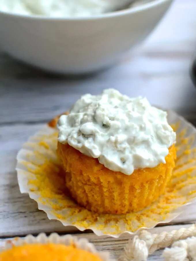 How to make Buffalo Chicken Cornbread Muffins With Blue Cheese Topping ...