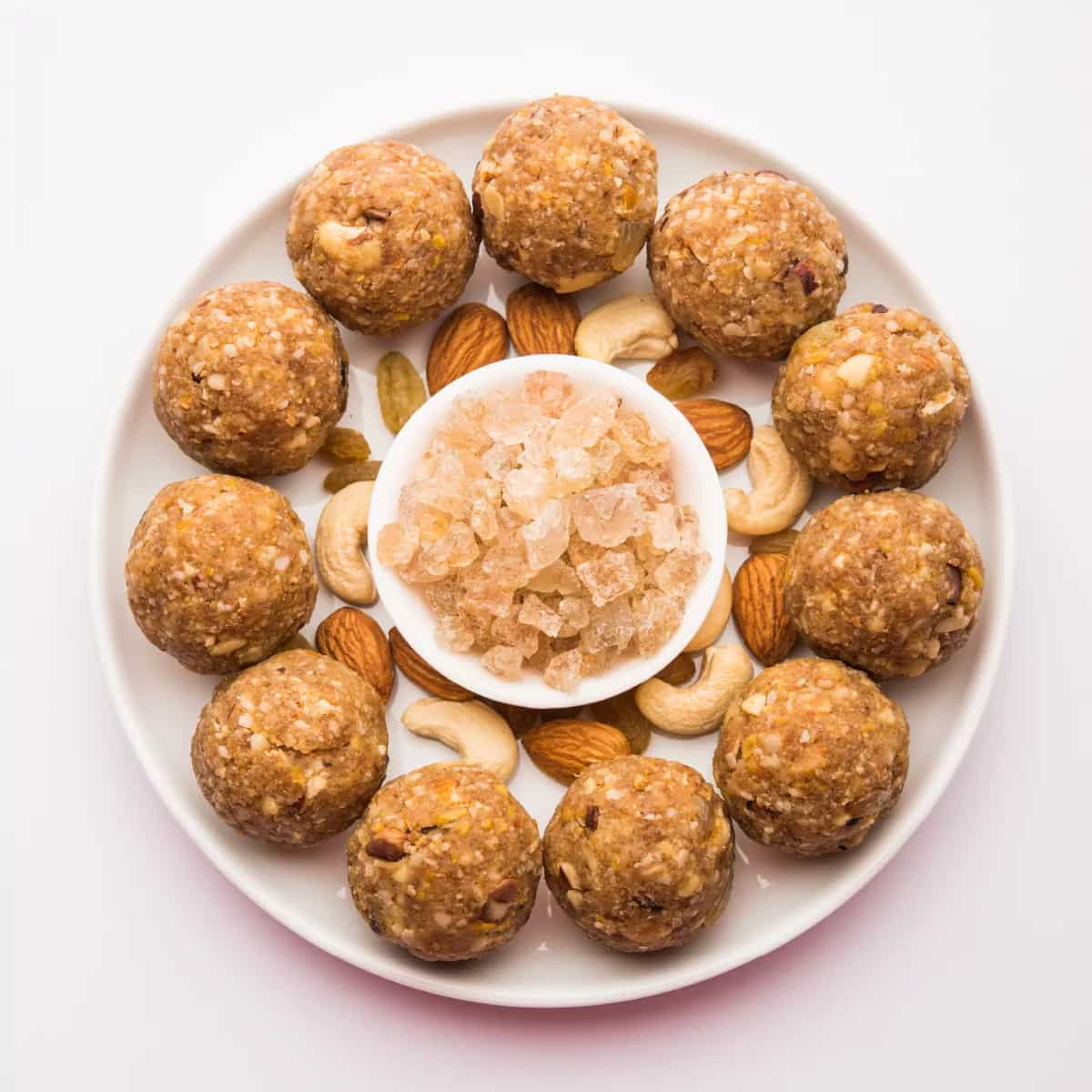 How to make Gond Ke Ladoo Recipe