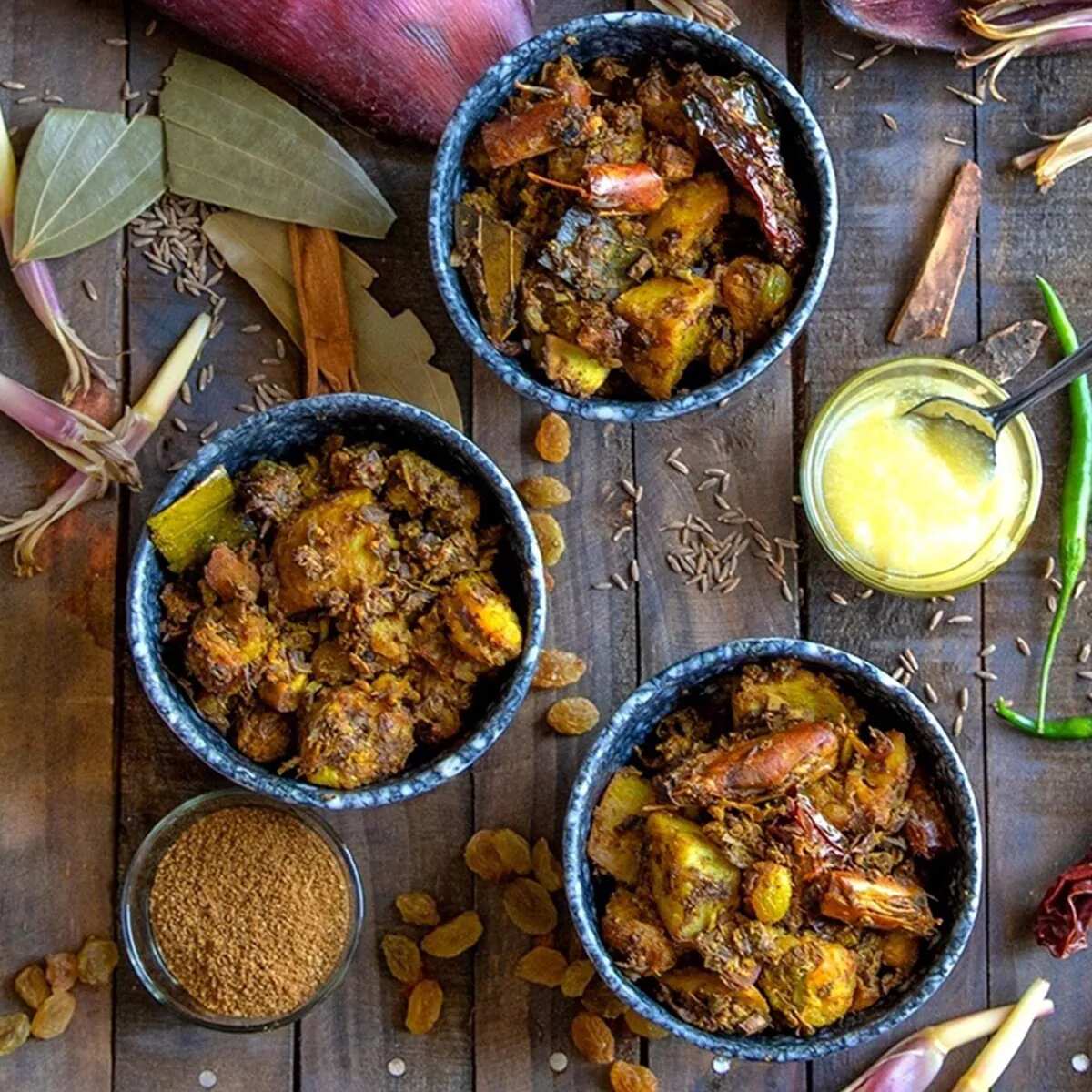 How to make Chingri Mocha'r Ghonto/prawns Banana Blossom Dry Curry Recipe