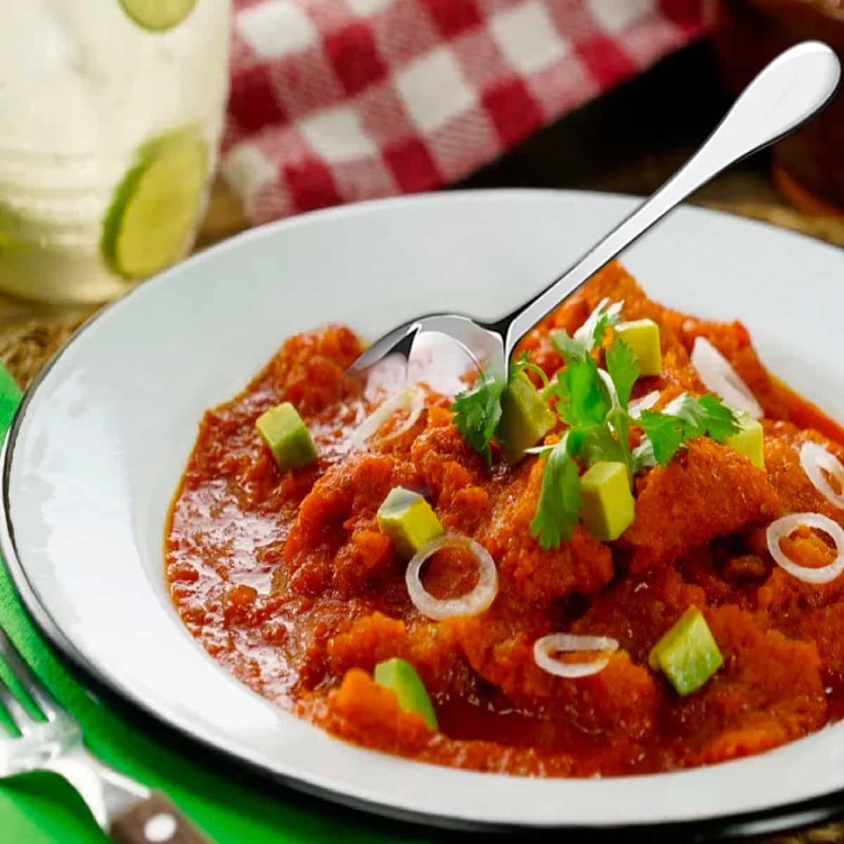 How to make Chicharron En Salsa Roja Recipe