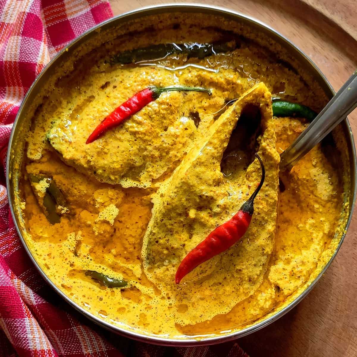 How to make Ilish Bhapa Shorshe Recipe