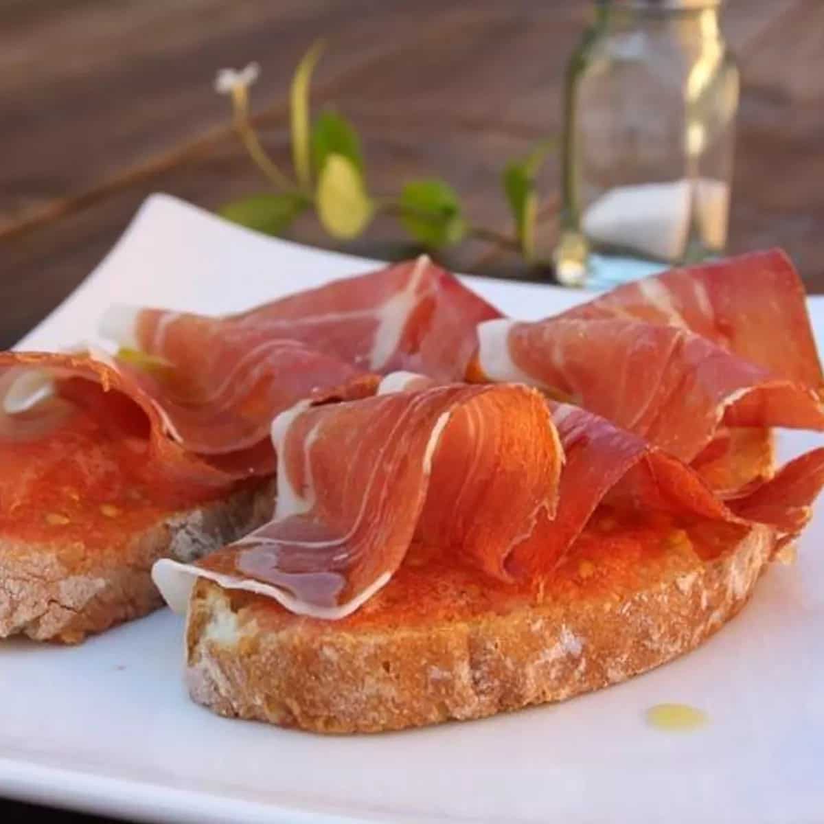 How to make Tostada Con Tomate, Aceite Y Jamón Recipe