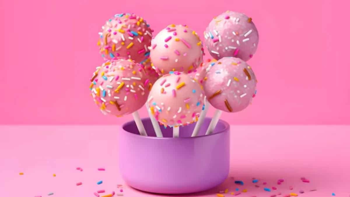 5 DIY Cake Pops That You Can Add To Your Homemade Gift Hampers