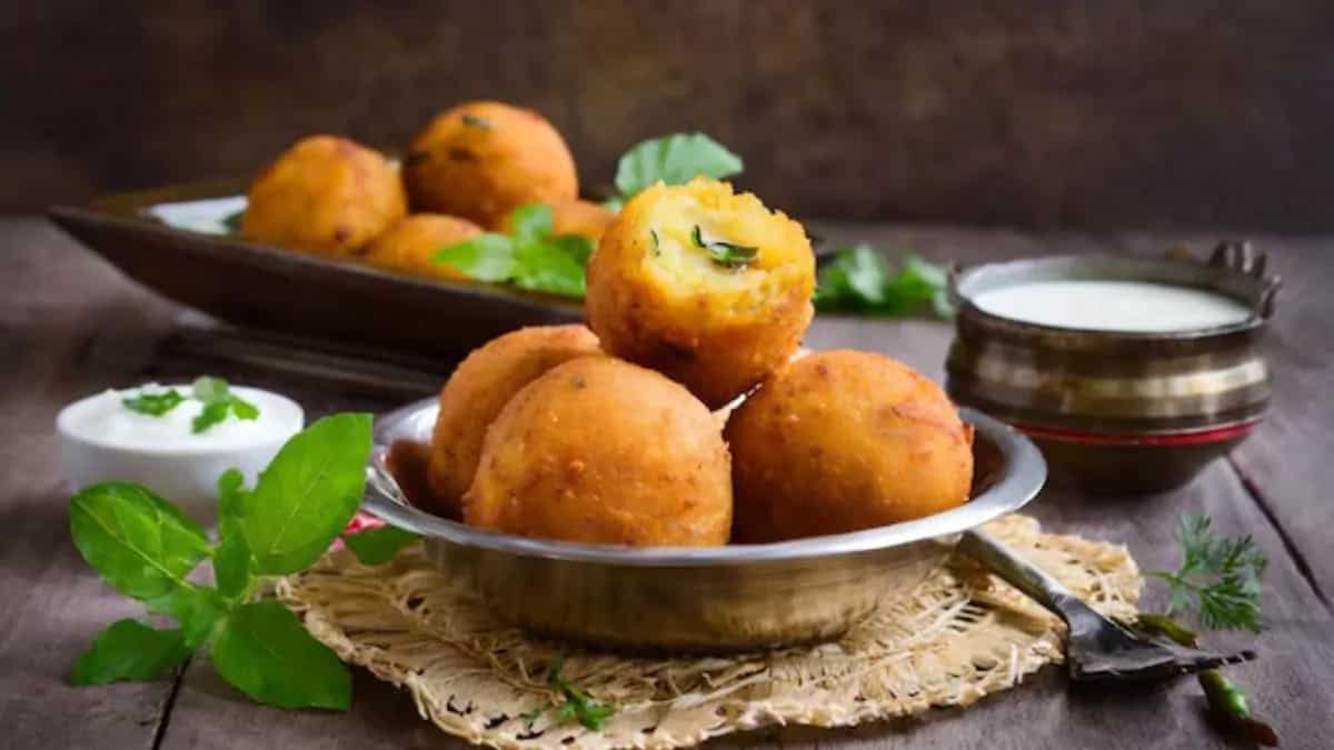 Travelling To Odisha? Must Try These 7 Fried Snacks To Satisfy Your Hunger