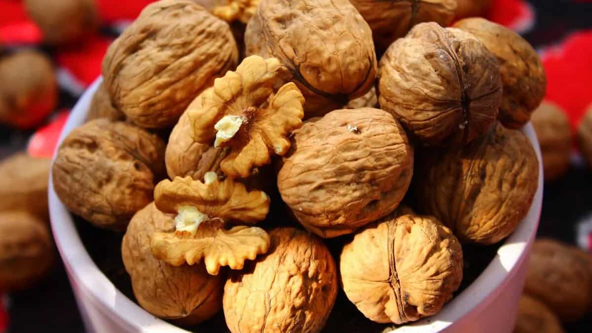 5 Benefits Of Walnuts For Glowy And Hydrated Skin