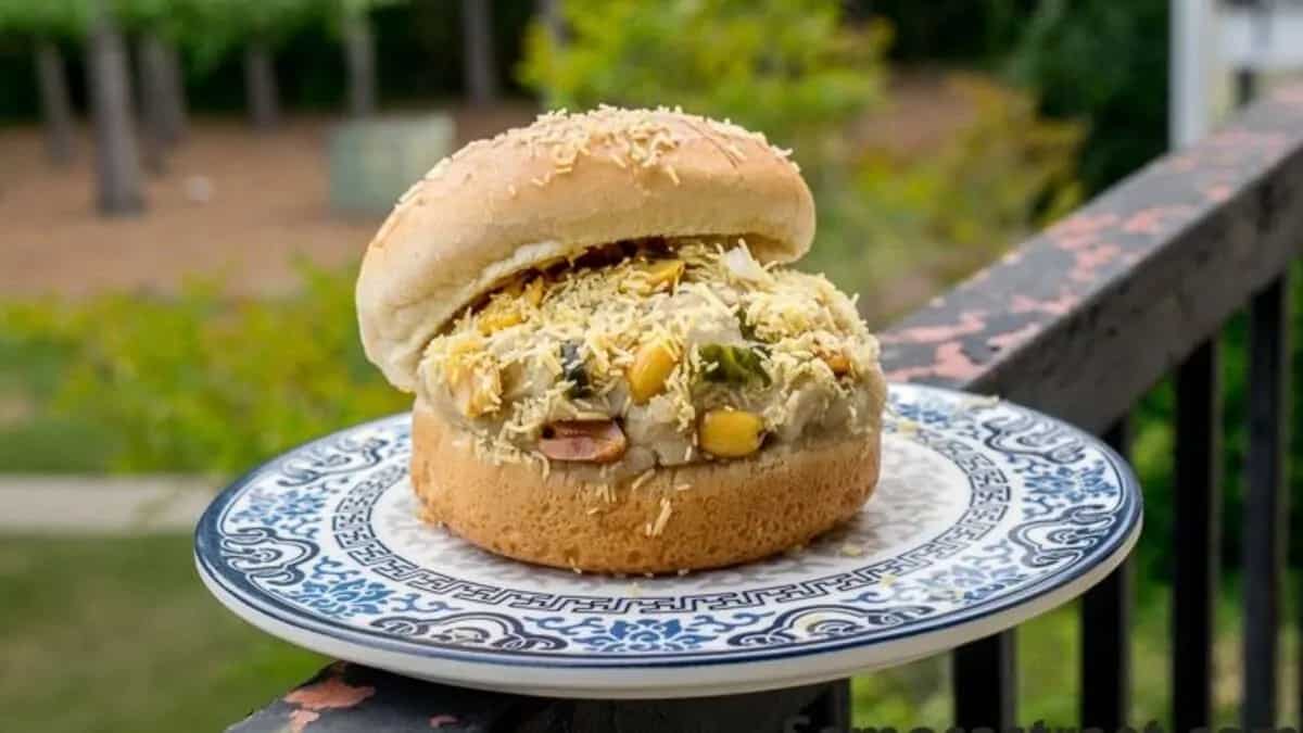 Cheese Dabeli: A Delicious And Cheesy Take On Gujarati Dabeli