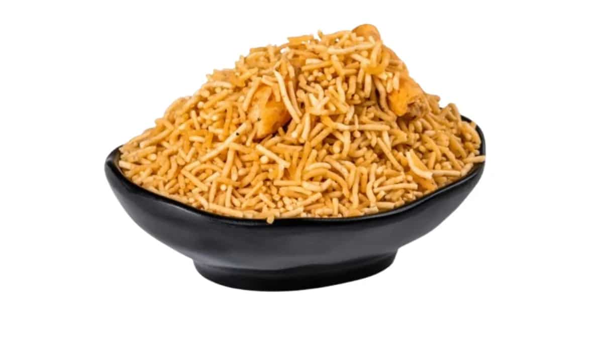 8 Delicious Dry Snacks For A Quick Midnight Munch