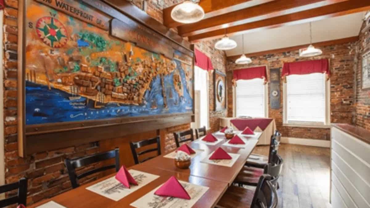 Famous Food In Boston, MA: 5 Legendary Restaurants To Explore