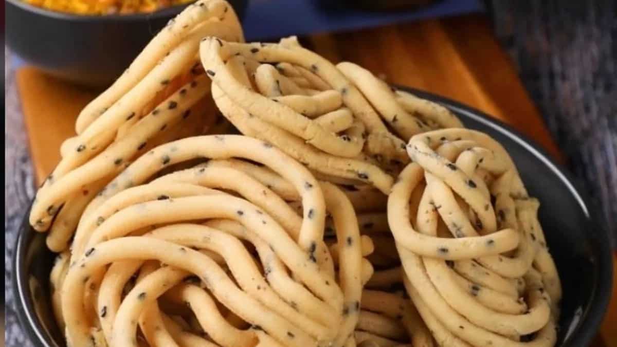 6 Tips To Make Crunchy Murukku For Snacking