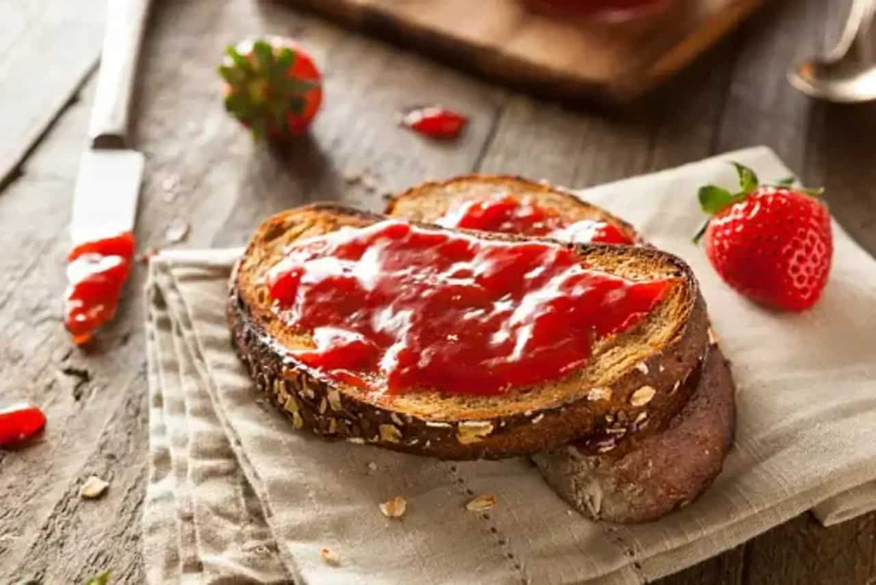 Jam Vs. Jelly: What's The Difference Between These Fruit Spreads?