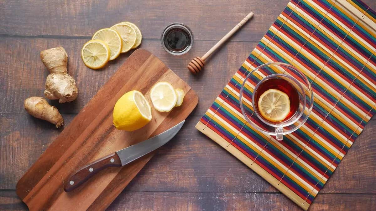 5 Summer Herbal Teas To Reduce Bloating