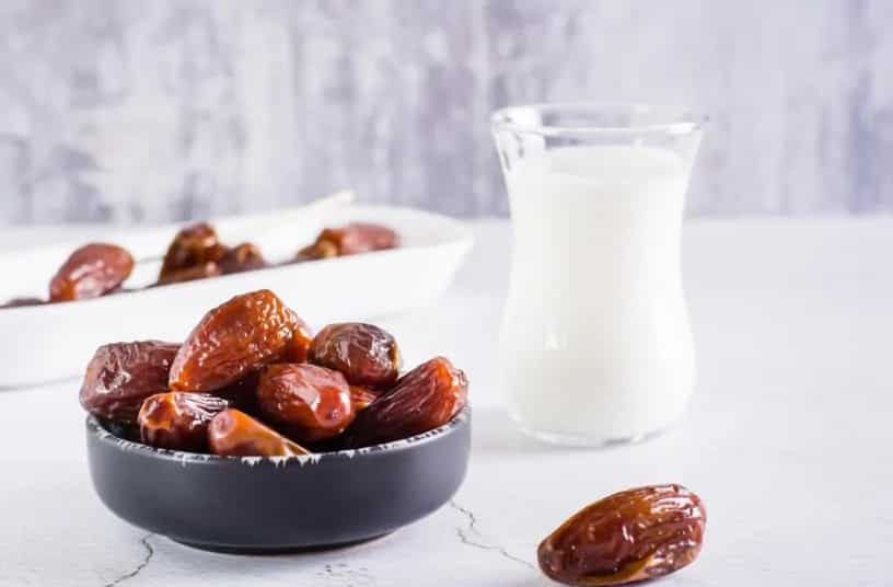 7 Reasons To Have Dates With Your Morning Milk