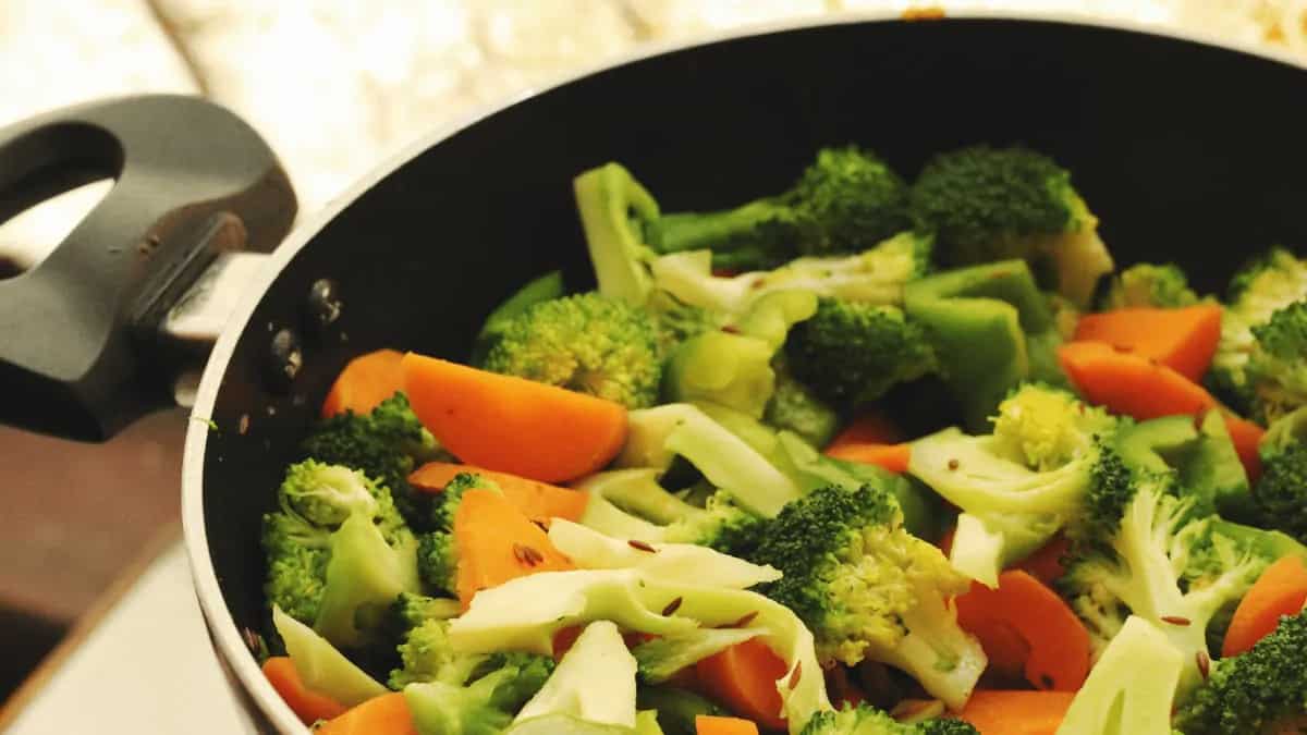 The Science Behind Pouring Water Over The Lid To Cook Vegetables