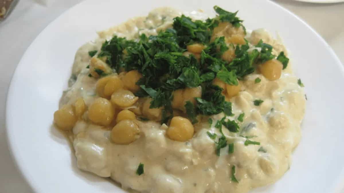 Have You Heard Of Musabaha? The Spicier Cousin Of The Hummus