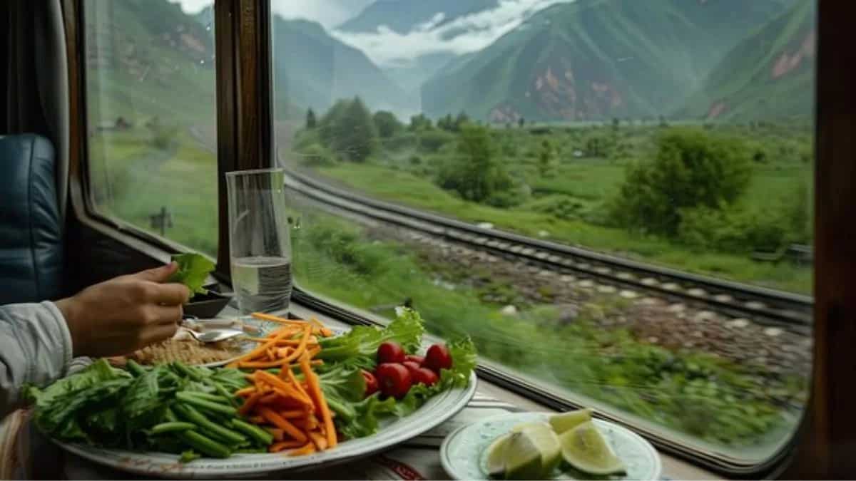 Handy Tips To Pack Food And Drinks For Train Travel