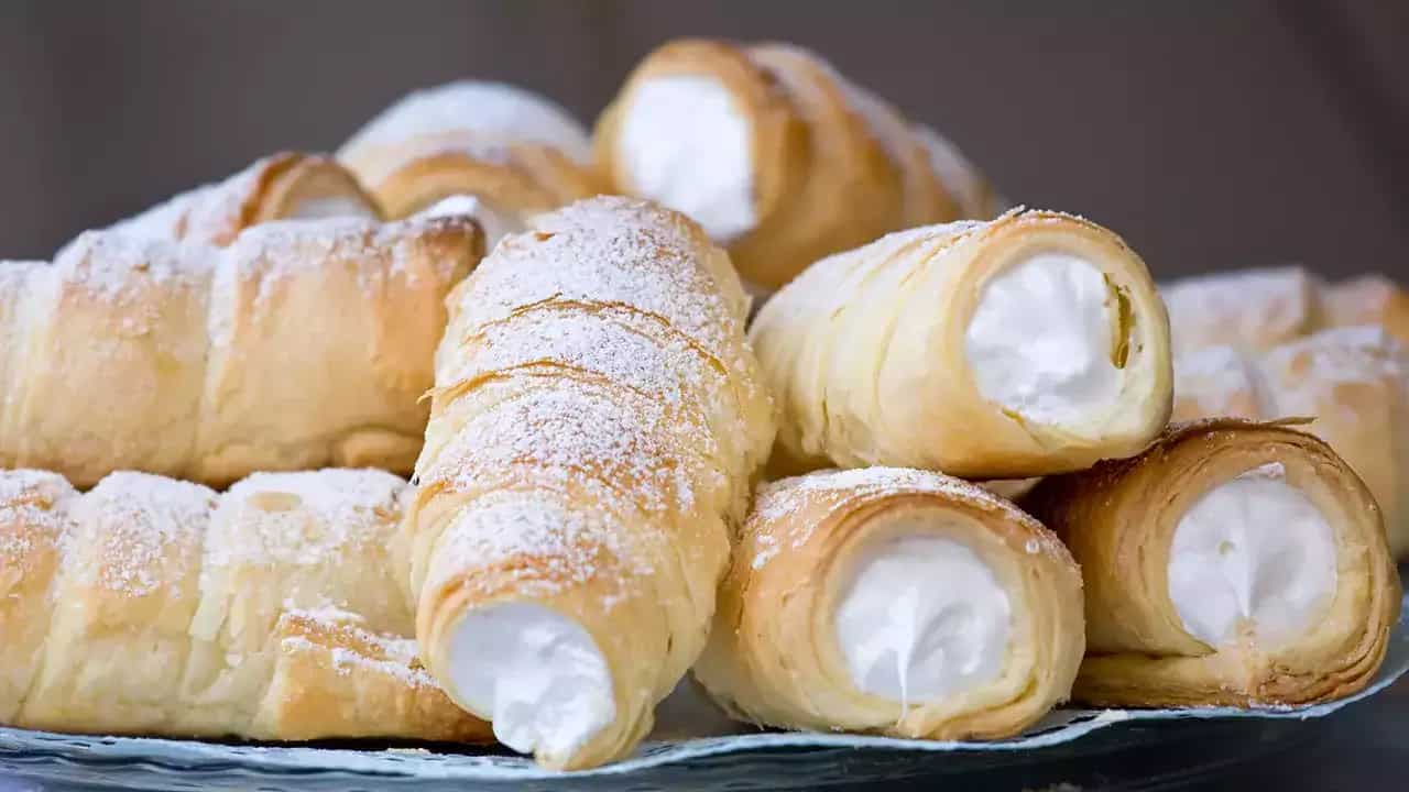 These 5 Yummy Cream Roll Recipes Are Perfect For Sweet Tooth