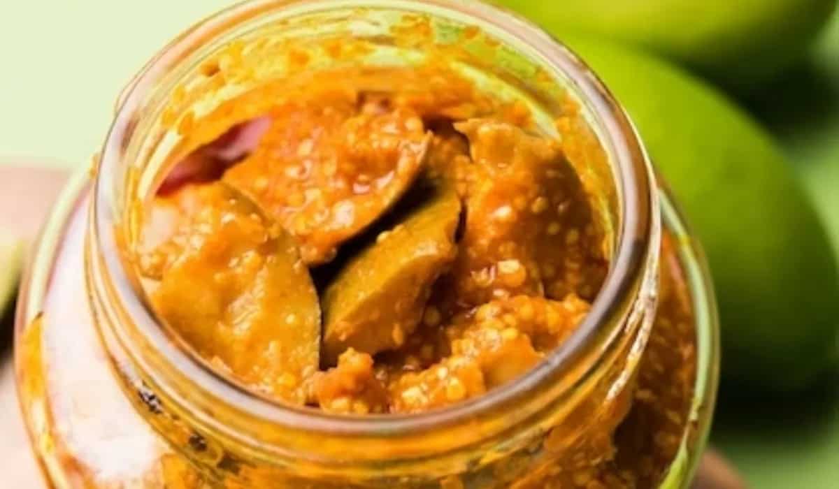 How to make Sweet And Sour Mango Pickle (bengali Style Tok Misti Aam Er ...