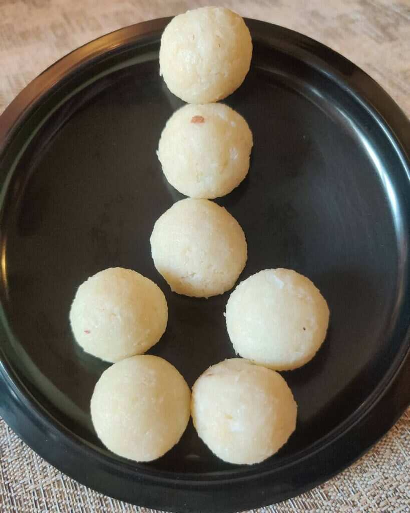 Winter Special: Nariyal Ladoo Recipe