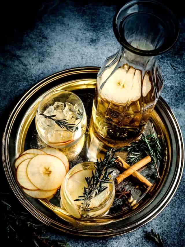 Cinnamon Cocktails To Charge Up Your Winter