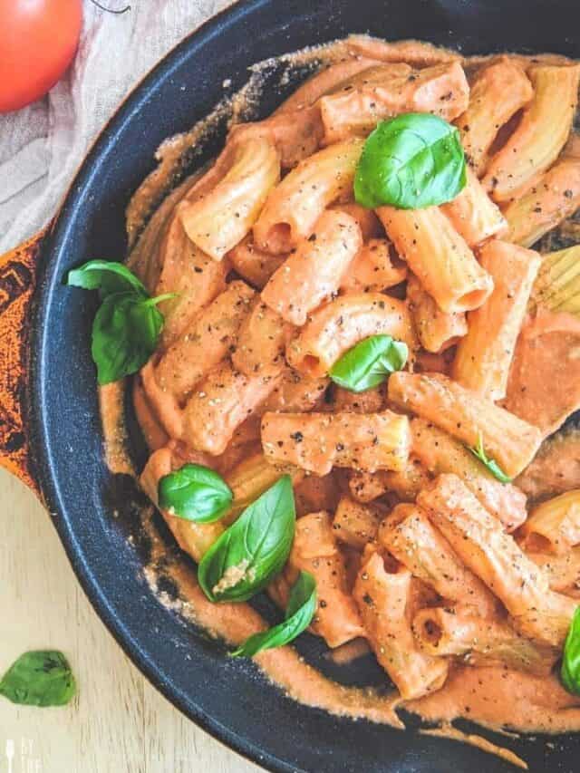This Tomato Pasta Is Creamy, And Vegan Too!