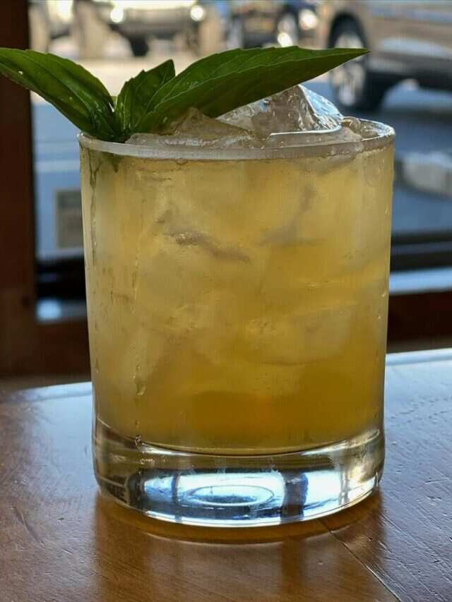 Bourbon Lemonade: Booze Into This Sweet & Spicy Cocktail