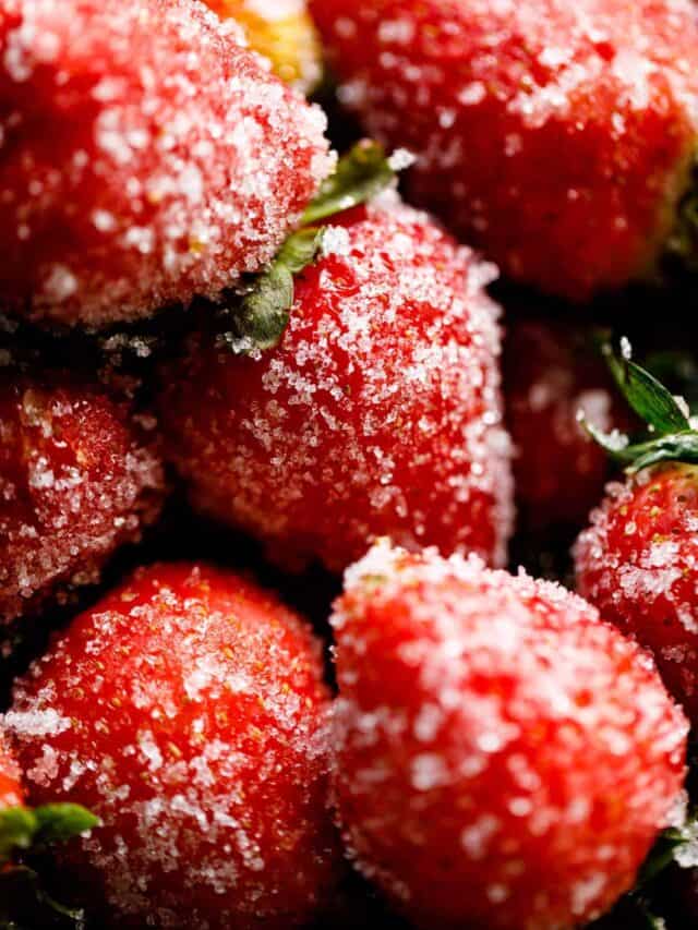 Boozy Prosecco-Soaked Strawberries For Party Treats